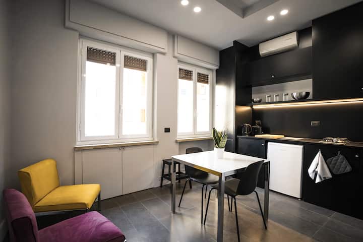 A Due Passi Da Tutto: Centrale, Comoda E Curata - Napoli