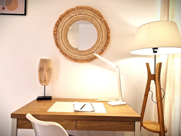 Rare : Appartement Avec Grande Terrasse Au Centre - Menton