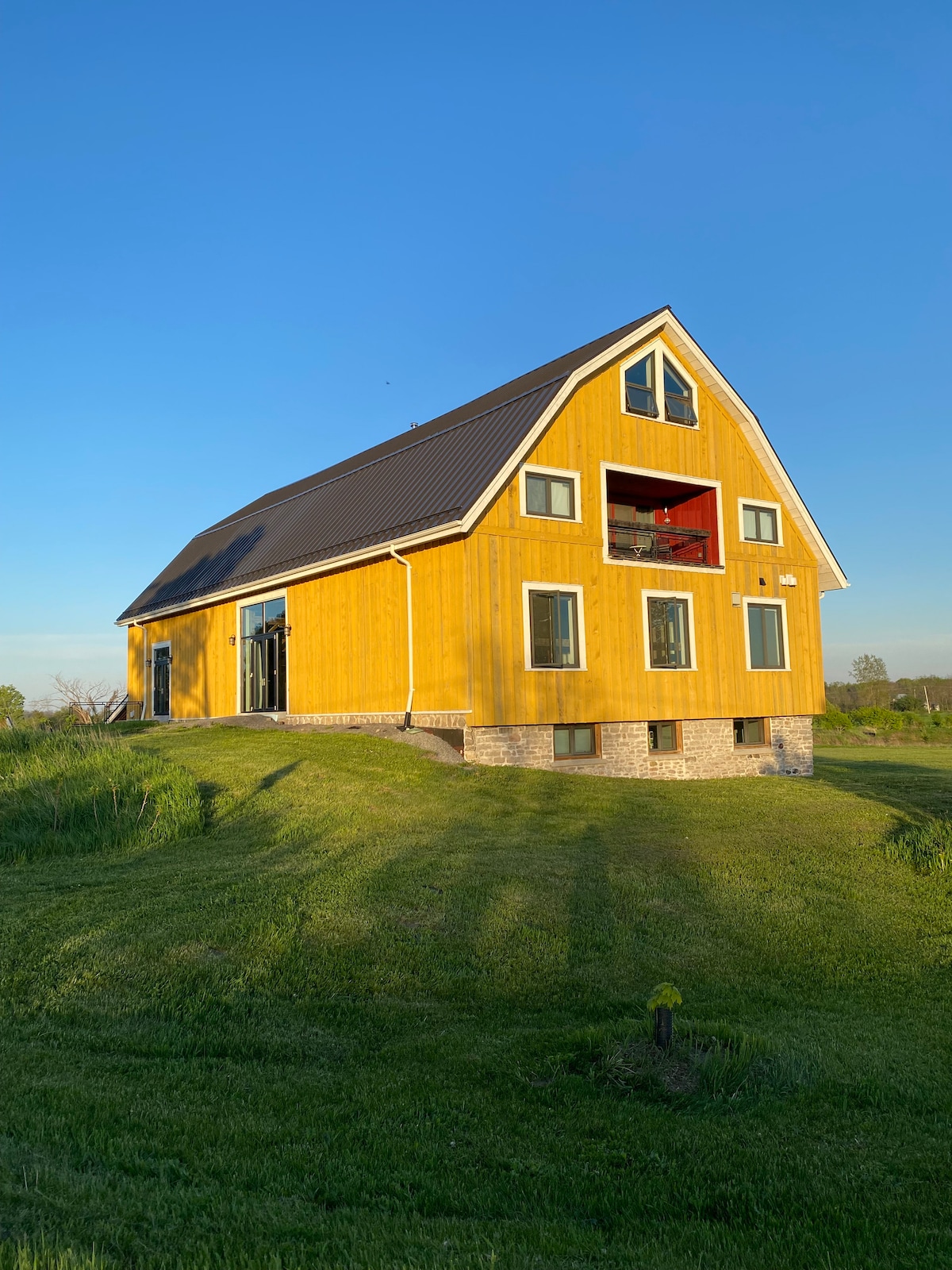 Red Room @ Salisbury Barn - On-site EV Charging! - Barns for Rent in ...