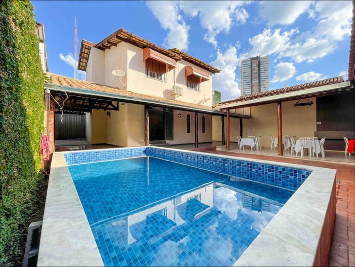 Casa Luxuosa Com Piscina Em Bairro Nobre - Goiânia