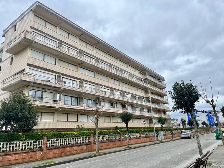 Duplex En Segunda Línea De Playa - Laredo, España