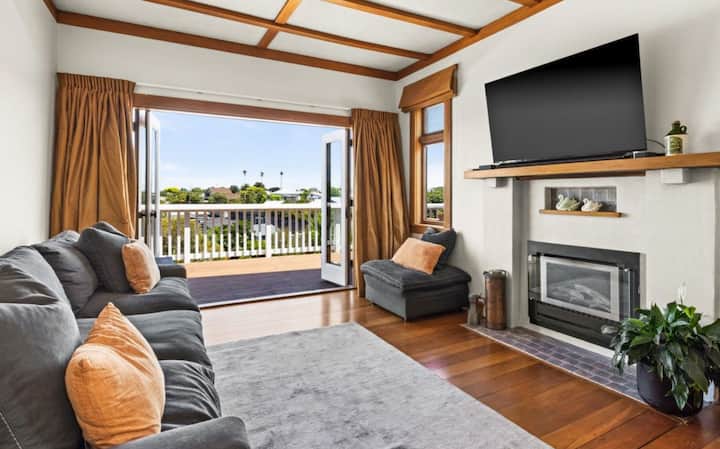 Immaculate Hilltop - Ocean Views - Napier