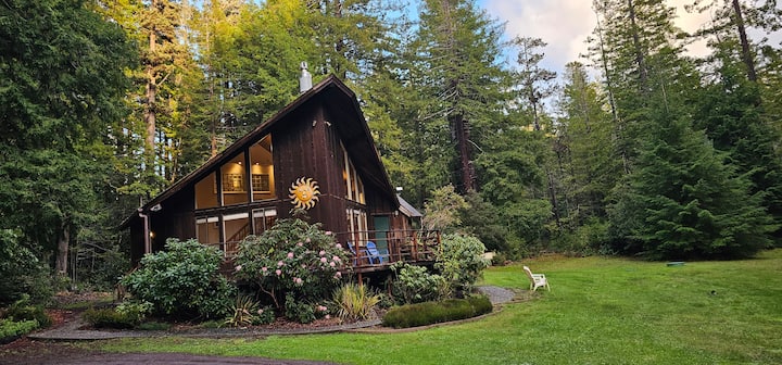 Mendocino Redwoods Retreat 16 Acres | Pet Friendly - Mendocino, CA