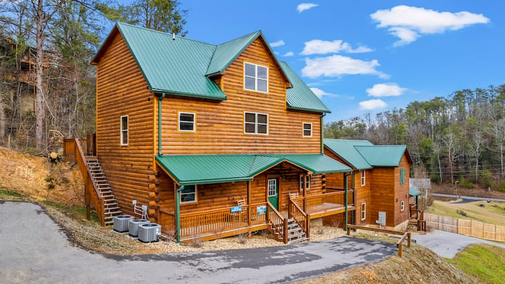 5br Prime Pf: 2 Hottub| Arcade| Theater |Pooltable - Pigeon Forge, TN