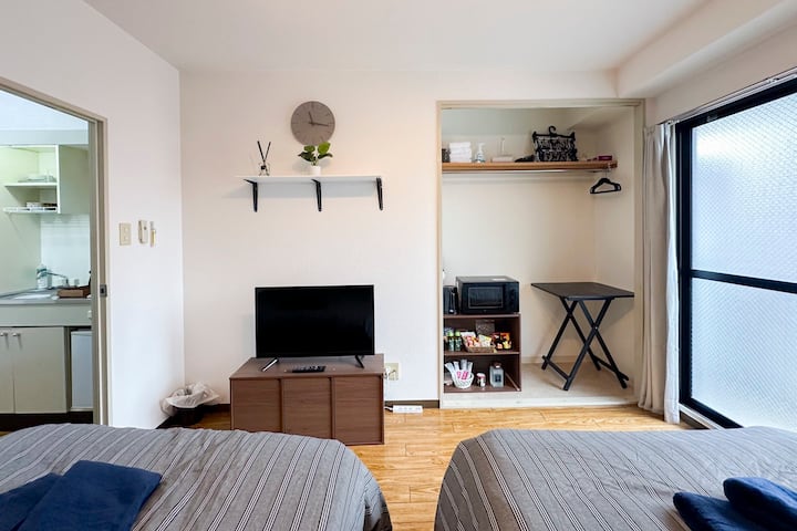 Accommodates Up To 4 Persons, Sightseeing In Osaka - Osaka