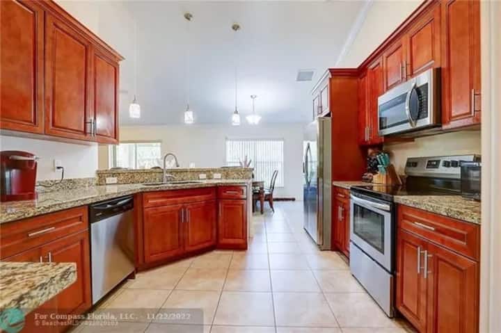 Paradise Island - Port St. Lucie, FL