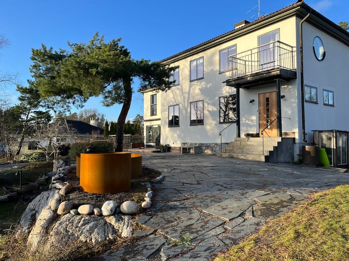 Stilsäker Villa, Stor Trädgård I Herserud, Lidingö - Lidingö