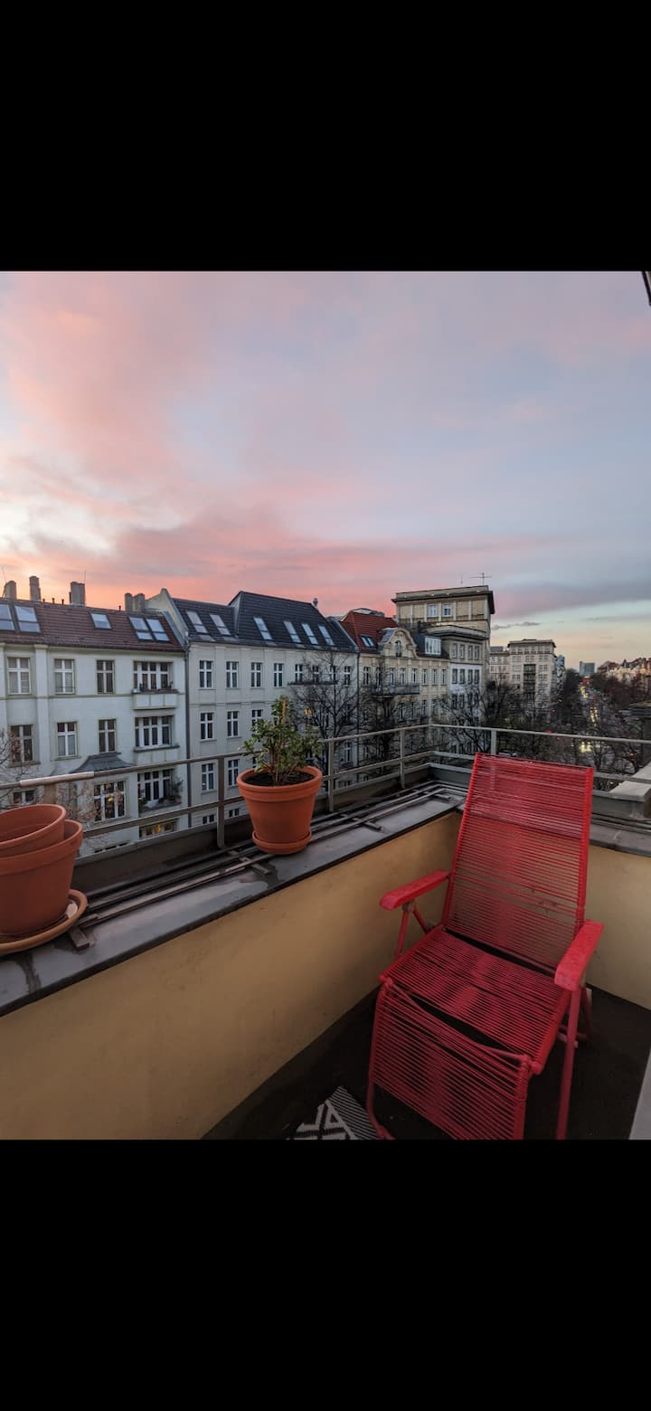 Zentral Gelegene Altbauwohnung - Berlin