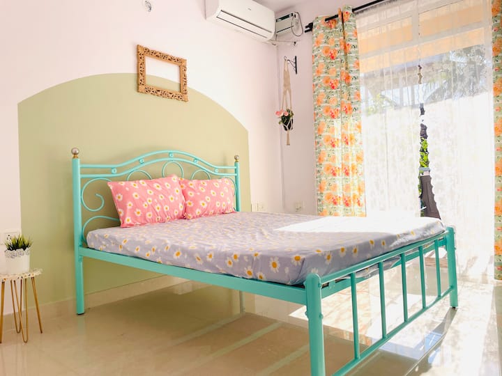 Serenestays|pool|10min Beachwalk - Goa