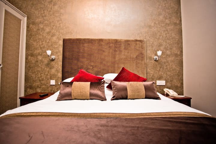 Room 6 : Small Double - Hythe