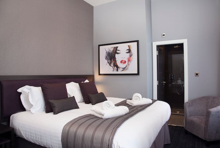 Luxe King Room 24 (Sleeps 2) - Liverpool