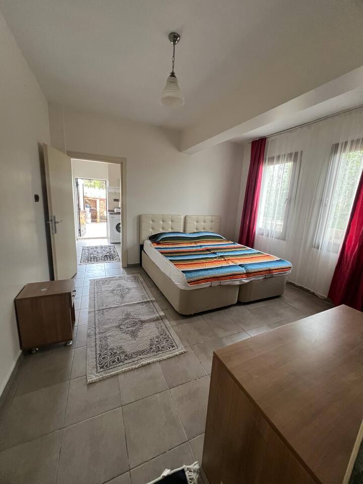 Cunda Merkez De Kiralık Daire Bahçe Kat - Ayvalık