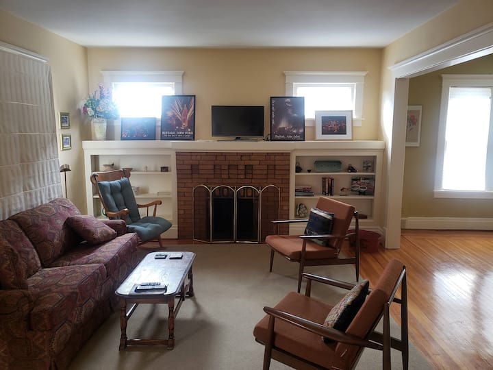 Spacious Apartment Off Hertel Ave - Buffalo, NY