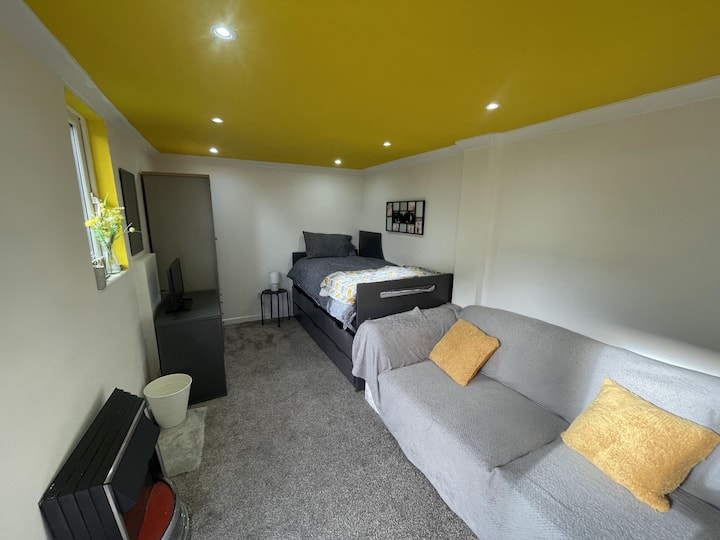 Pvt Single Room Near Heathrow, Legoland, Windsor - Slough