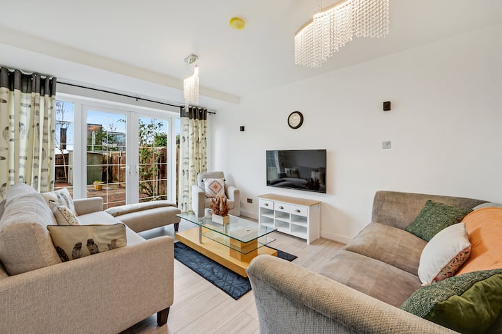 3br Gem| Walk To Metro, Tesco, Lidl | Near Airport - Altrincham