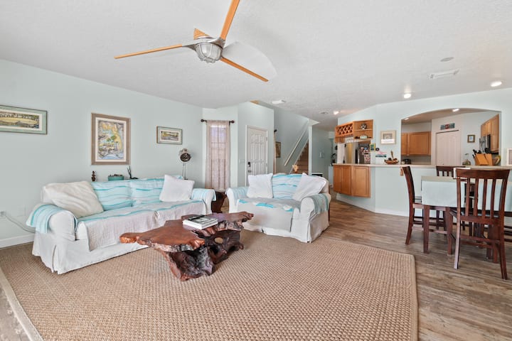 The Beachside Escape, A 5 Minute Walk To The Beach - Melbourne Beach, FL