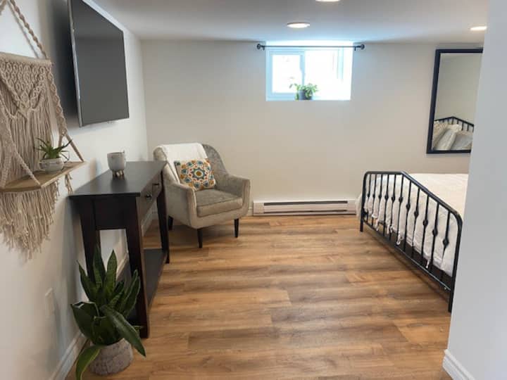 Quinpool Basement Suite - Halifax