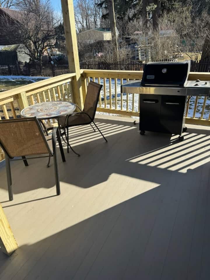 Large 1st Floor Flat Between Saratoga & Albany - Clifton Park, NY