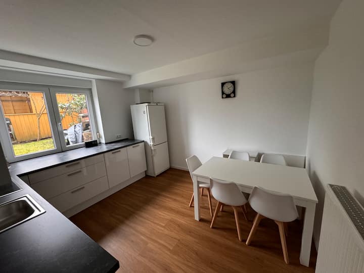 Schöne Zwei Zimmer Wohnung Mit Separatem Eingang! - Eibelstadt