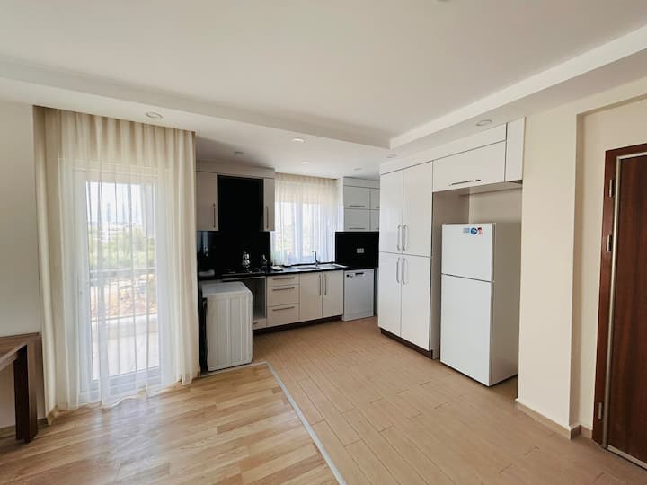 (8)sakin,şehir Içinde, Denize Yakın - Antalya