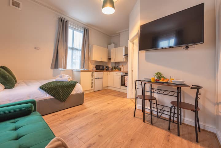 Stylish Studio In Central Wolverhampton - Wolverhampton