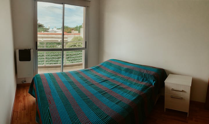 Habitación Muy Cómoda En Departamento Compartido - La Plata