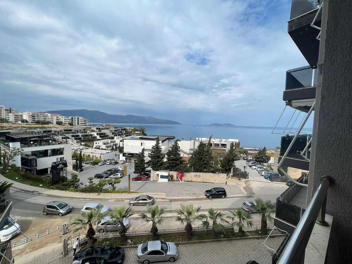 Lối thoát hiểm hướng biển hiện đại – Bãi biển Vlorë – Căn hộ cho thuê ...
