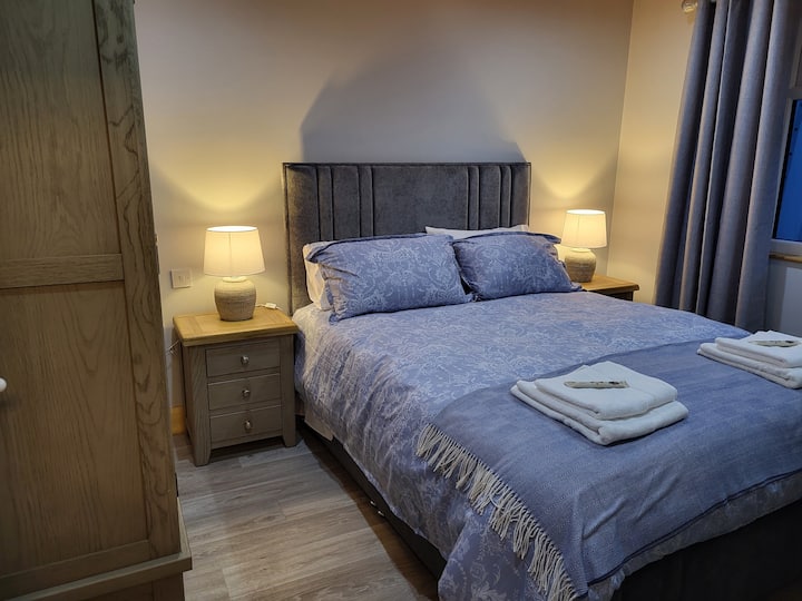 White O'morn Cabin - Newry