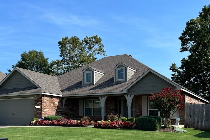 Modern, Beautiful Home With Perfect Location - Broken Arrow, OK