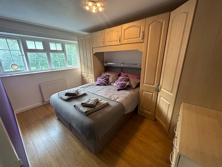 Double Room In Stylish House - Milton Keynes