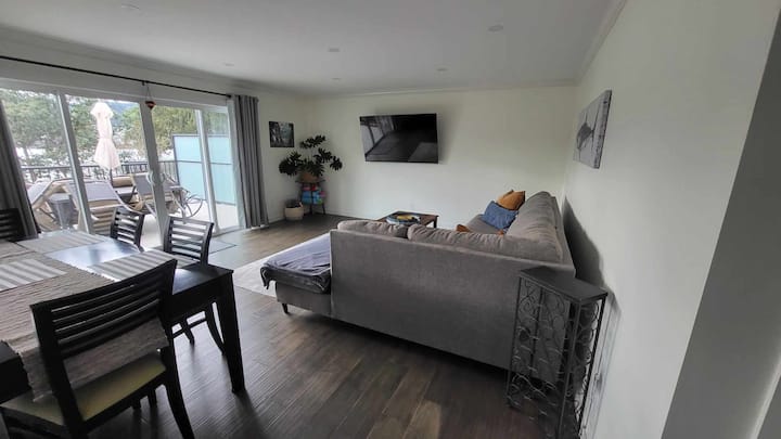 Full Sun Lake Front.  Private Dock And Hot Tub - Langford