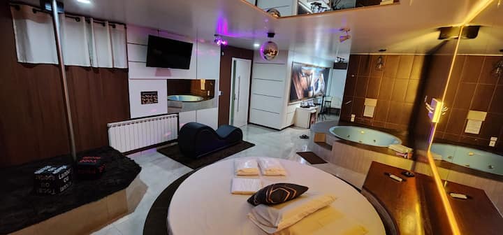 Motel/ Hotel Suítes / Para 12 Horas Diária - Lages