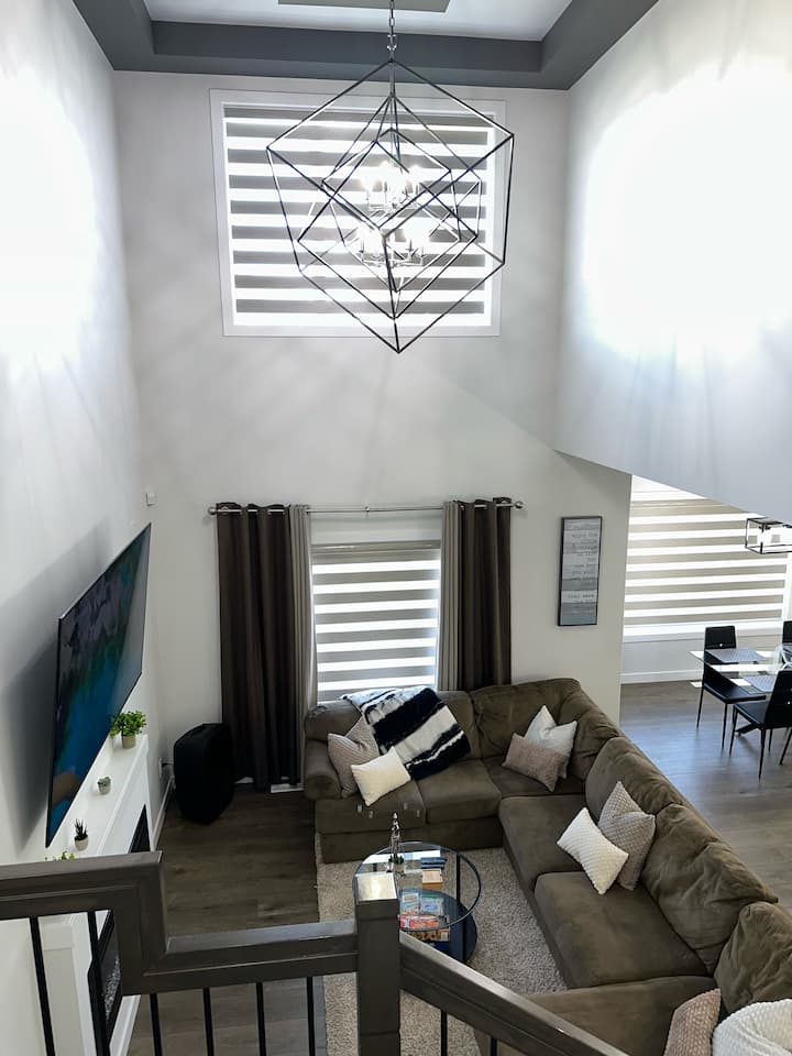 Luxury House And High Ceilings ! - Edmonton