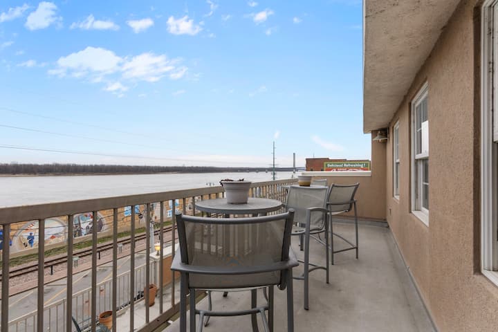 The Outlook - Private Balcony - Cape Girardeau, MO
