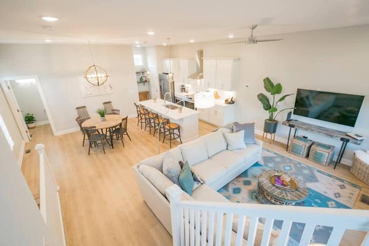 Modern Retreat With Easy Downtown Access - Nashville, TN