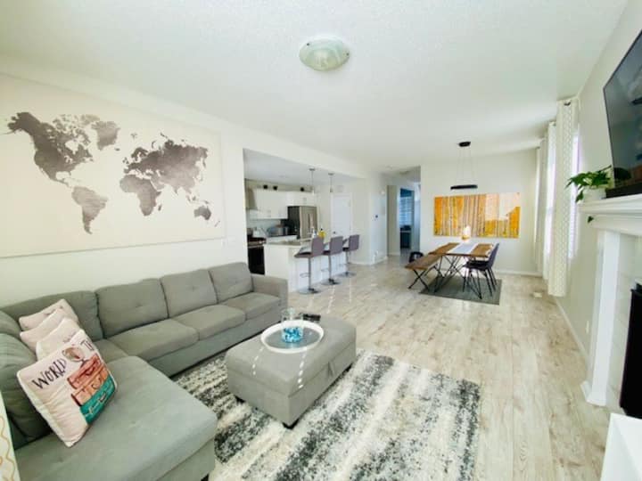 Spacious & Bright 3 Bedrooms 4 Beds Near Wem - Edmonton
