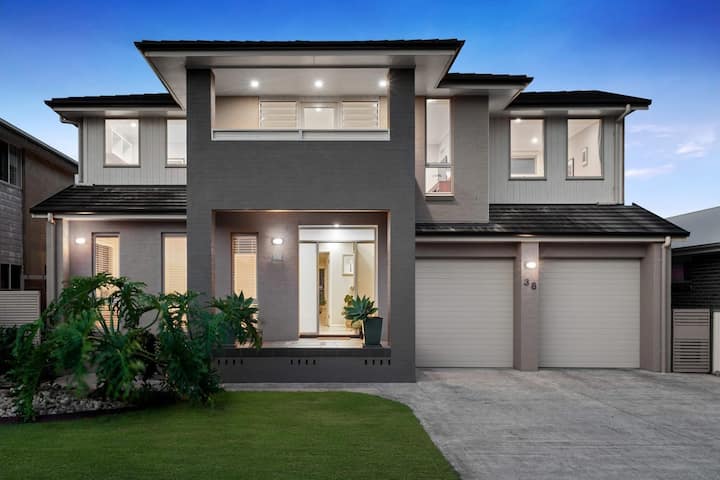 6 Bedroom Beach & Lake Oasis - Central Coast