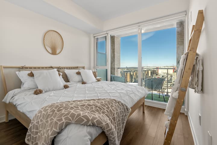 Lovely Condo With Free Parking - Vaughan