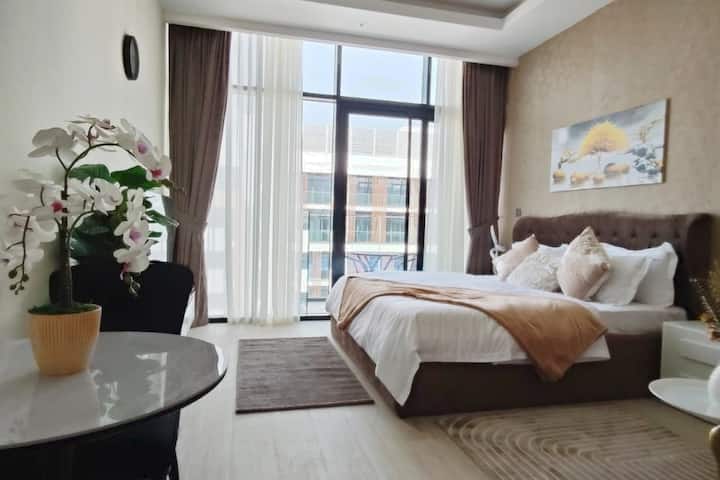 Unique Spanish Studio In Dubai - Dubái