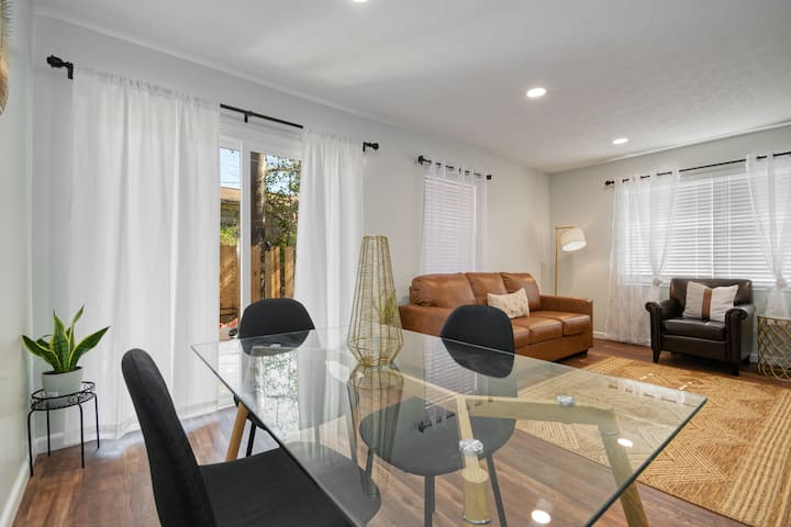 Relaxing 2/1 Near Interstate And Colleges - Tallahassee, FL