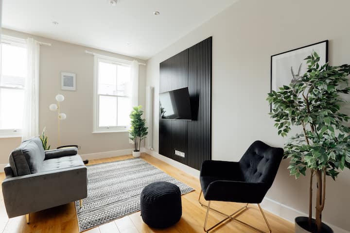 Contemporary & Chic | Honor Oak London Apartment - Beckenham