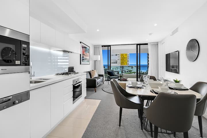 Beach Fun @ Oracle Level 10 - Broadbeach