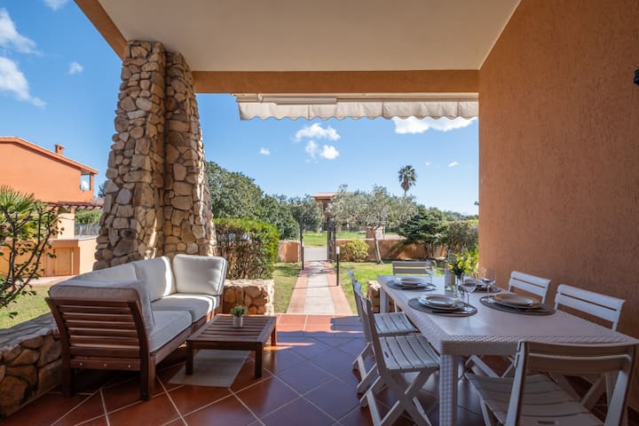 Confortable Avec Beau Jardin, Bbq, Wifi, A/c - Costa Rei