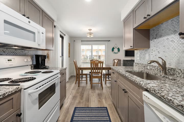 Canalfront 2 Bedroom-sleeps 6-laundry-wifi - Ocean City, MD