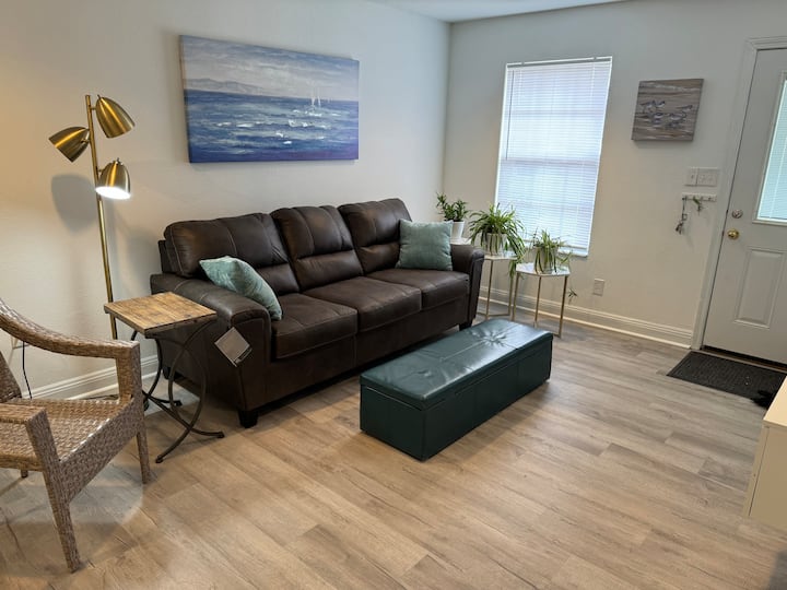 Comfy & Close To Beach - Pensacola Beach, FL