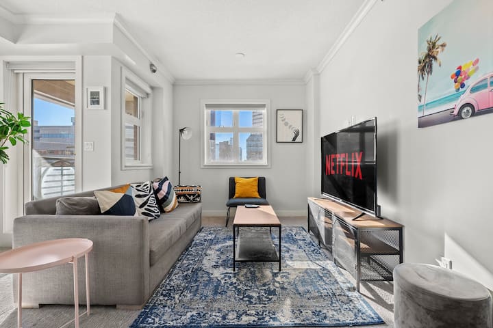 Waterfront 2 Bed + 2 Bath Downtown Urban Escape. - Calgary
