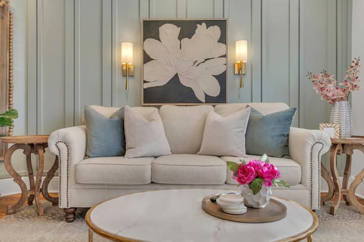 Easley Retreat: King Bed, Office, Elegance - Easley, SC