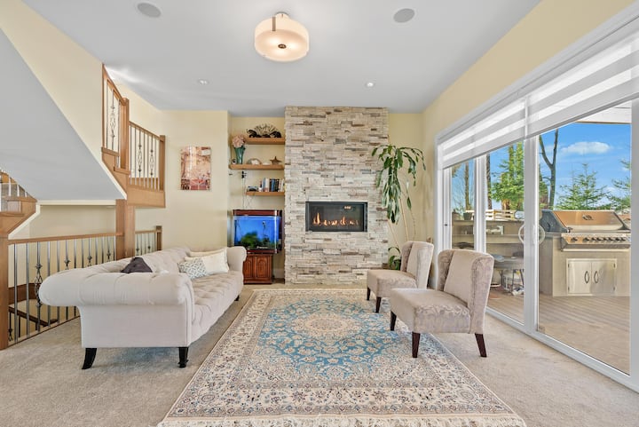Welcome To Your Private Dream Home ! - Cypress Mountain