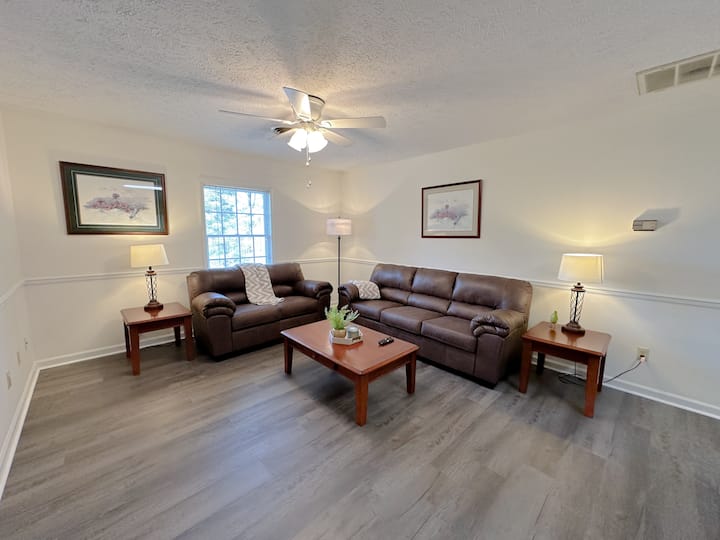 "New River Loft" - In Central Galax W/ Wi-fi - Galax, VA