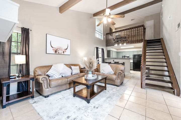 Texas Inspired Townhome - League City, TX